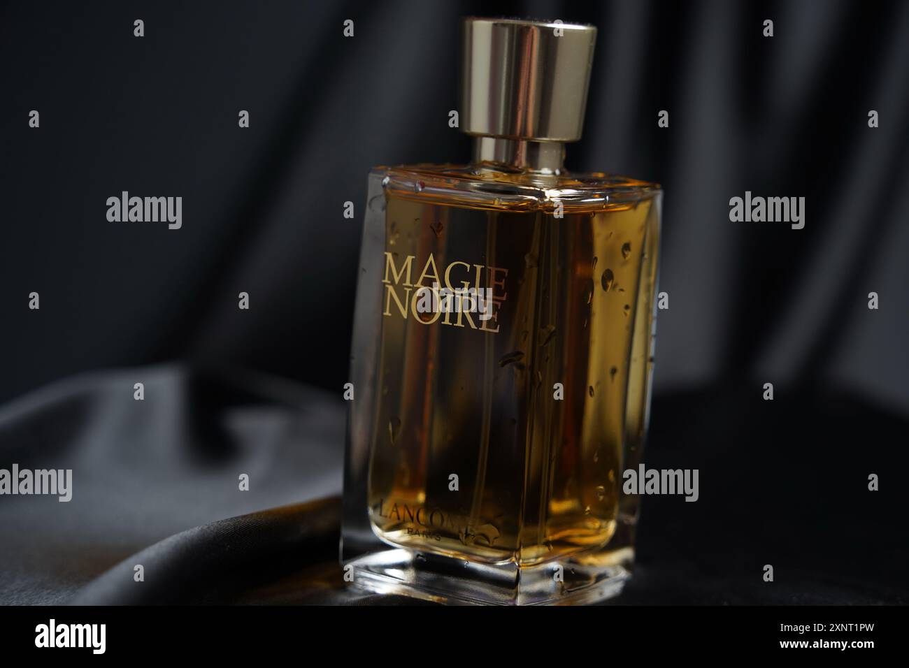 Miniature de parfum hi-res stock photography and images - Alamy