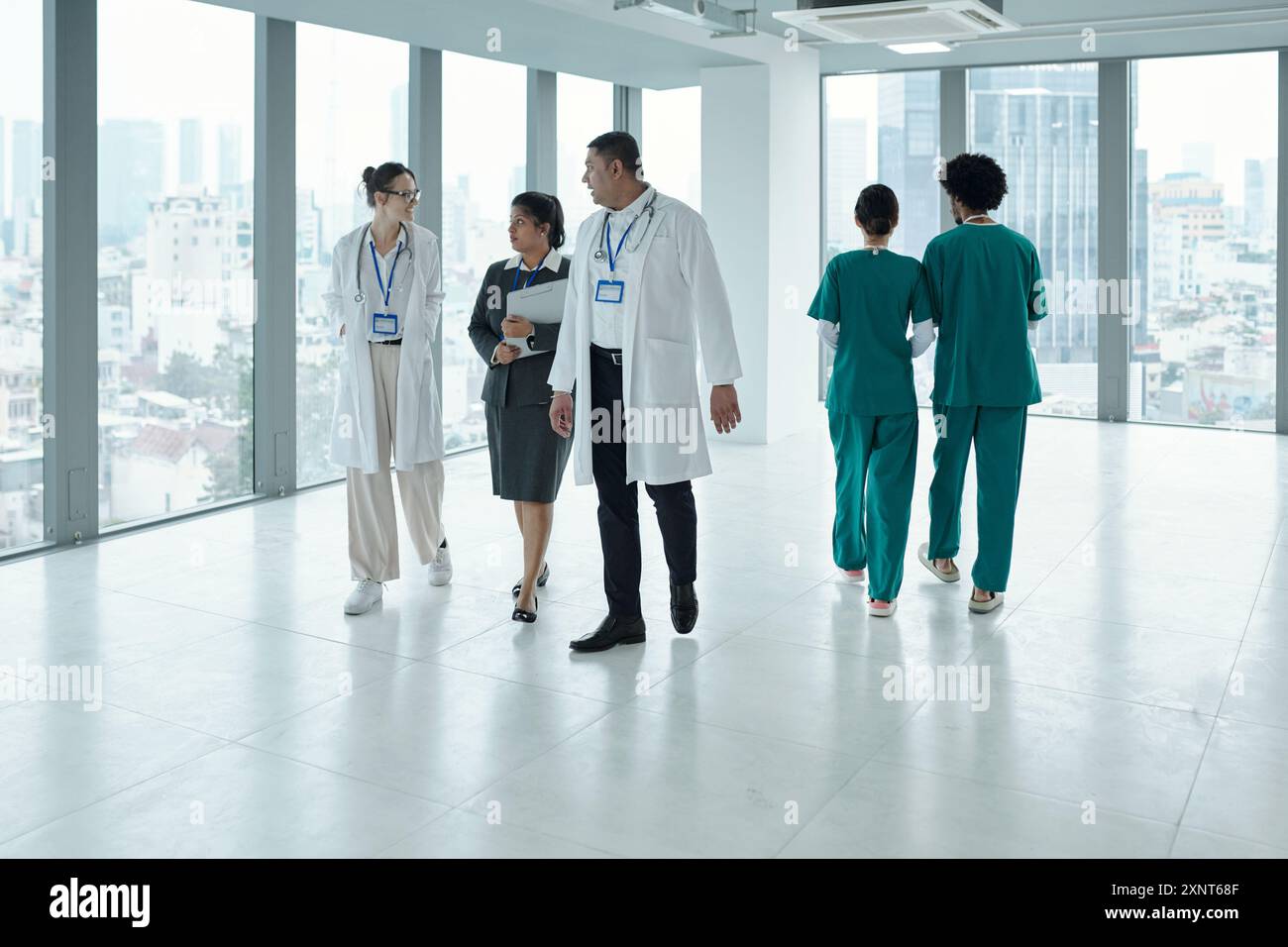 Group of doctors hi-res stock photography and images - Alamy