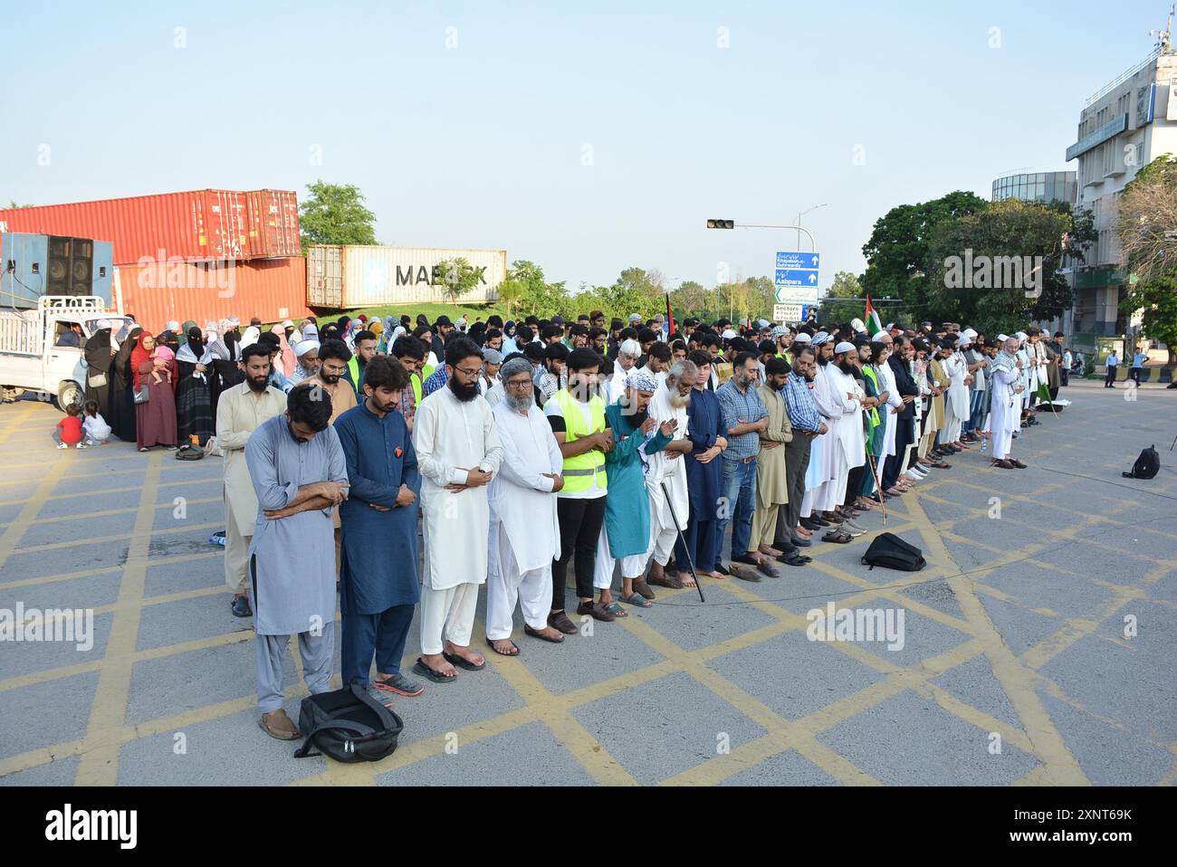 Supporters of jamat e islami hi-res stock photography and images - Alamy