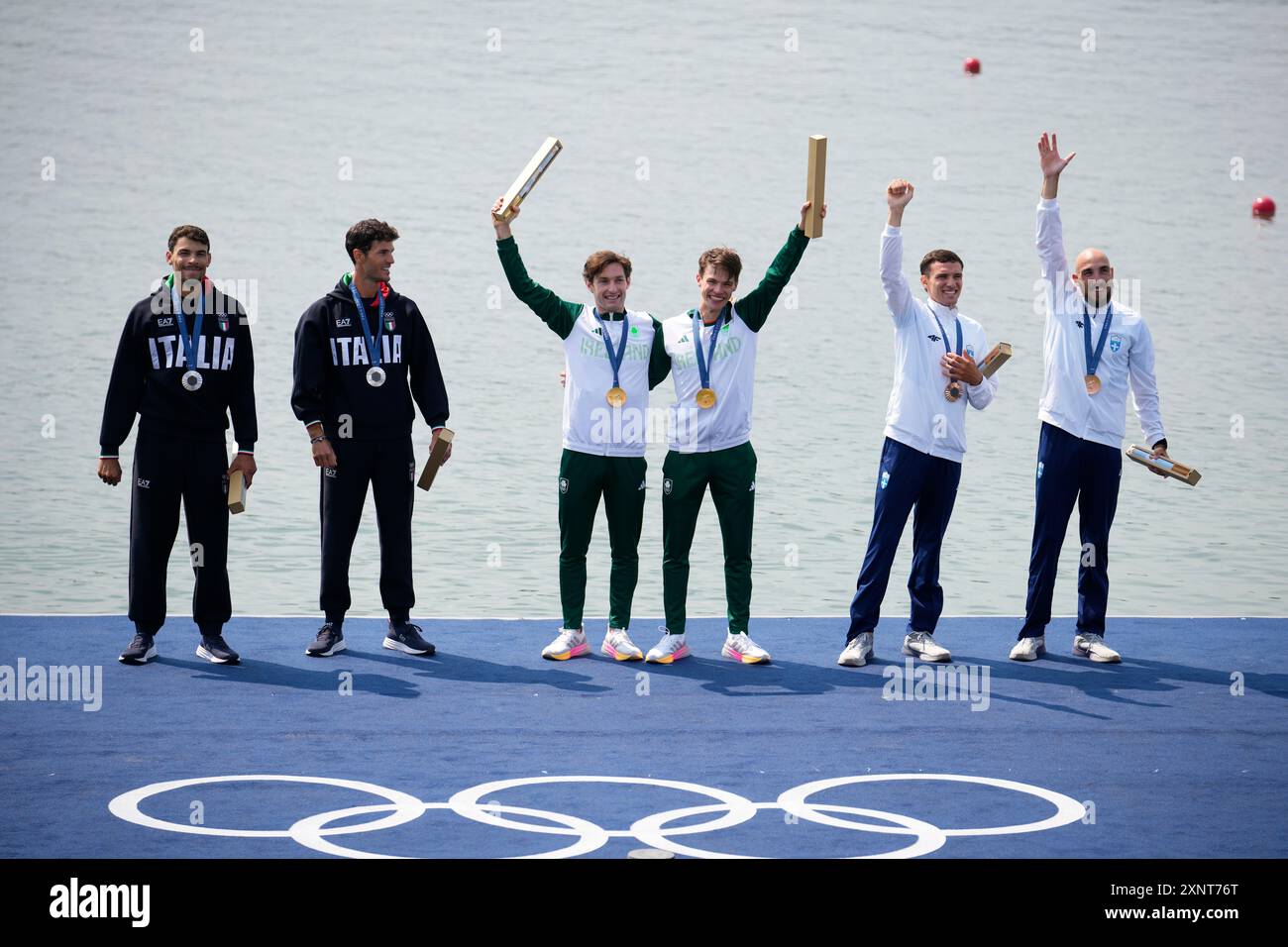 Silver medalists, left, Italy's Gabriel Soares and Stefano Oppo, gold ...