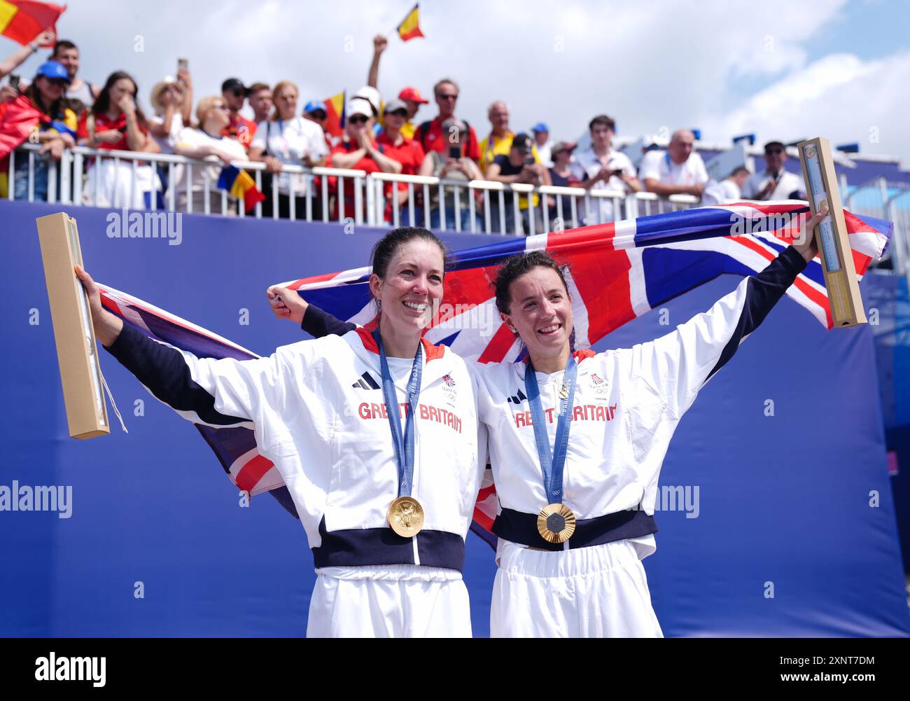 Great Britain's Emily Craig and Imogen Grant celebrate with their gold ...