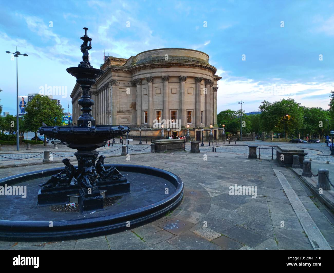 Elevated view of St George's Hall Liverpool with the Steble Fountain in ...