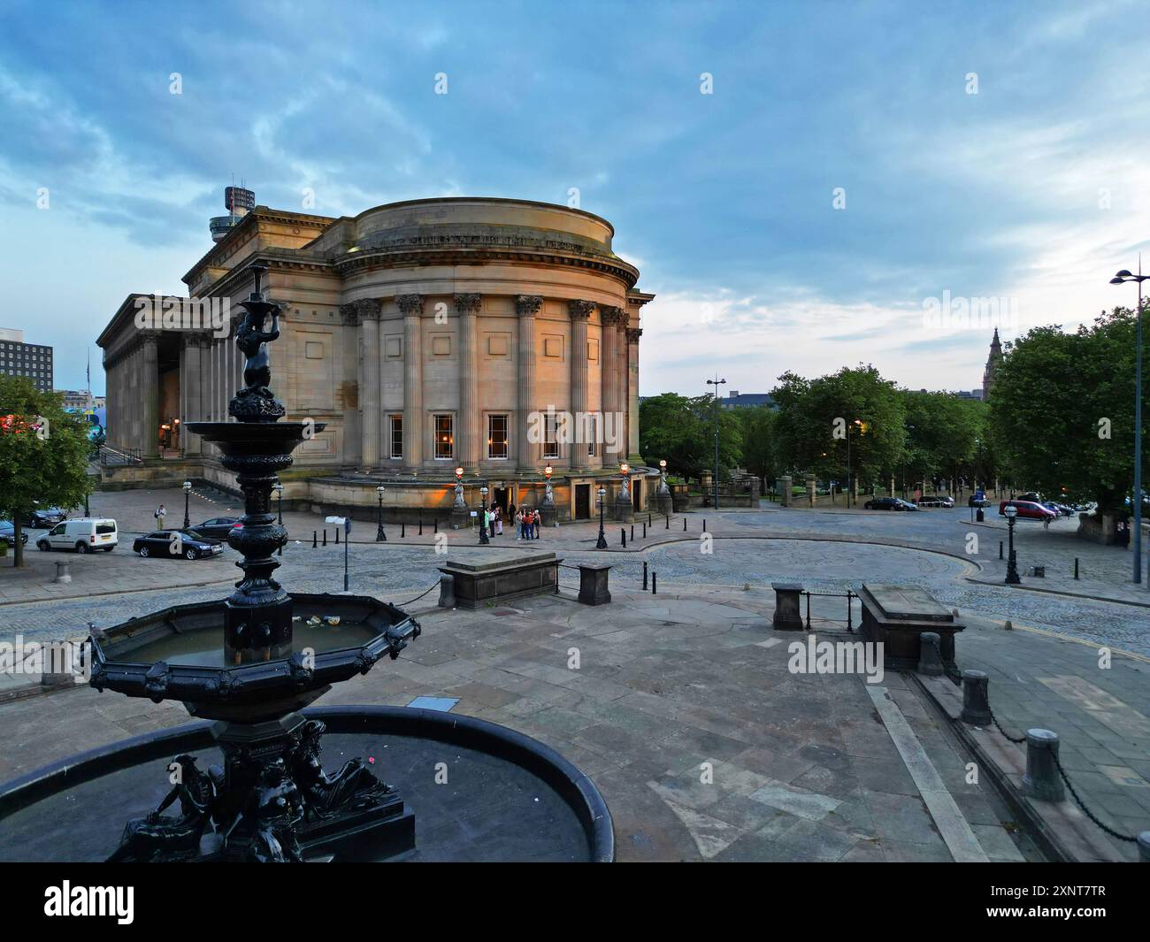 Elevated view of St George's Hall Liverpool with the Steble Fountain in ...