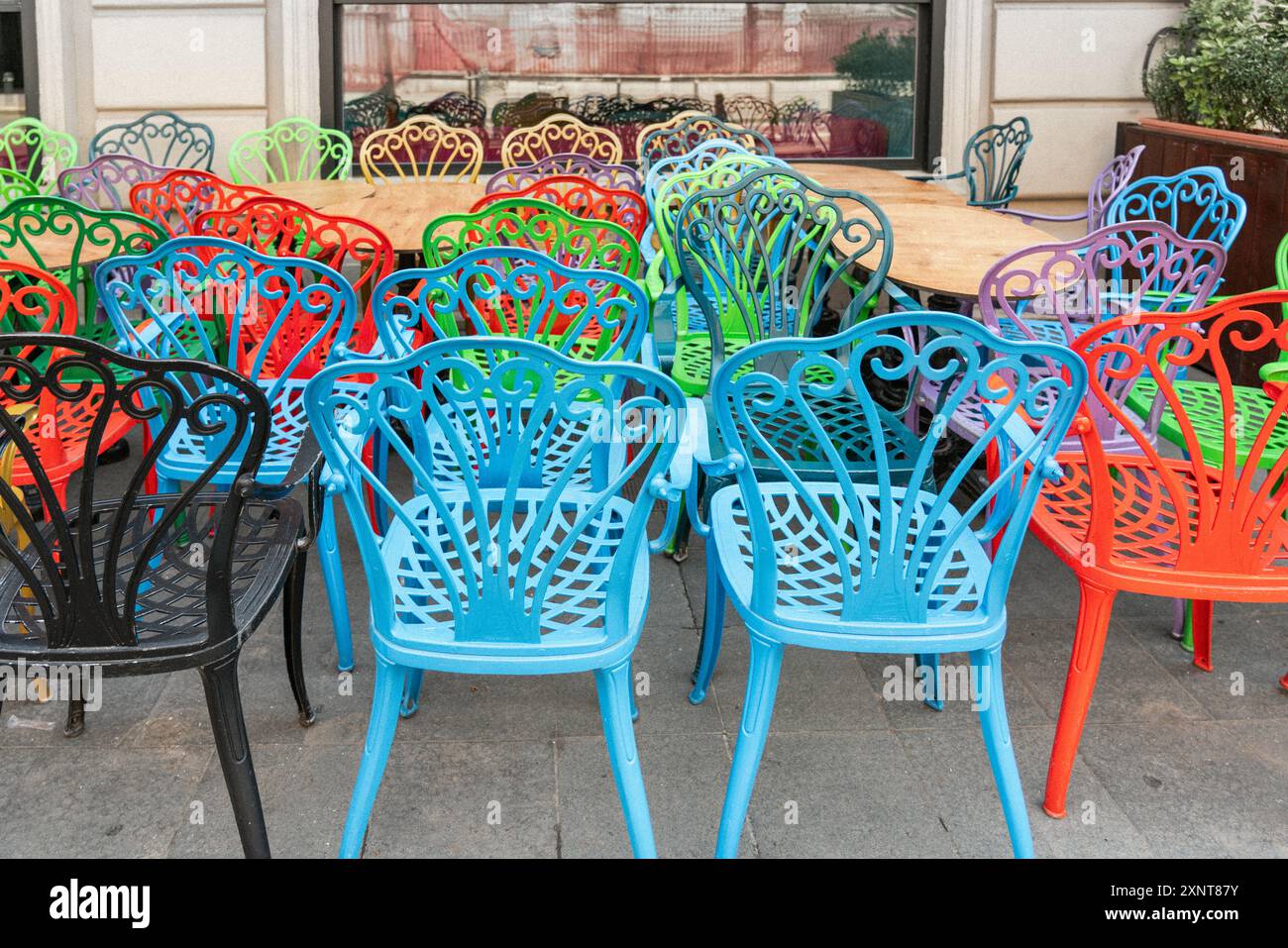 Outdoor restaurant tables colorful chairs Stock Photo - Alamy