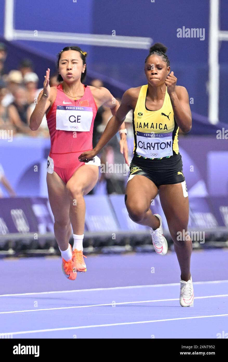 Paris, France. 2nd Aug, 2024. Ge Manqi (L) of China and Tia Clayton of ...