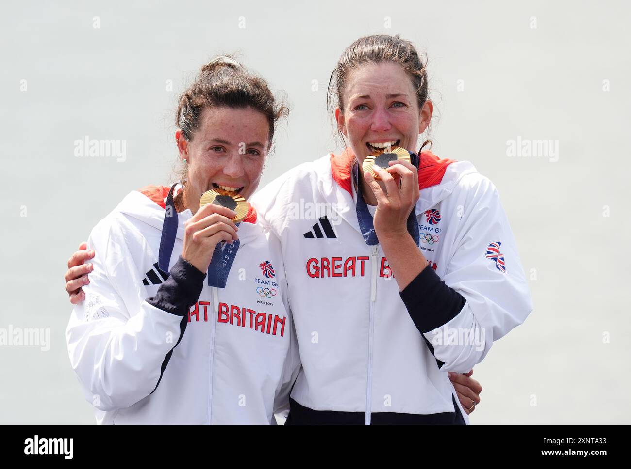 Great Britain's Emily Craig and Imogen Grant celebrate with their gold ...