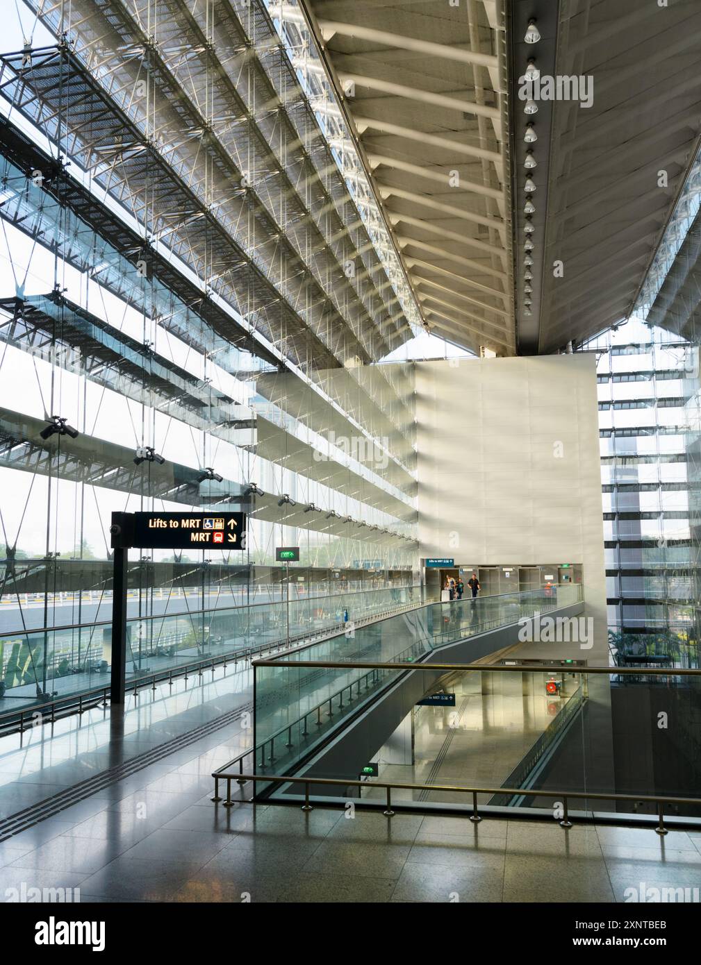 Departure hall changi airport terminal hi-res stock photography and ...
