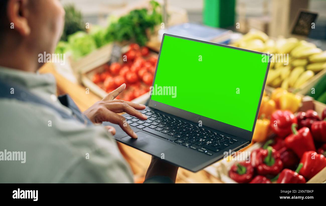 Footage laptop green screen hi-res stock photography and images - Alamy