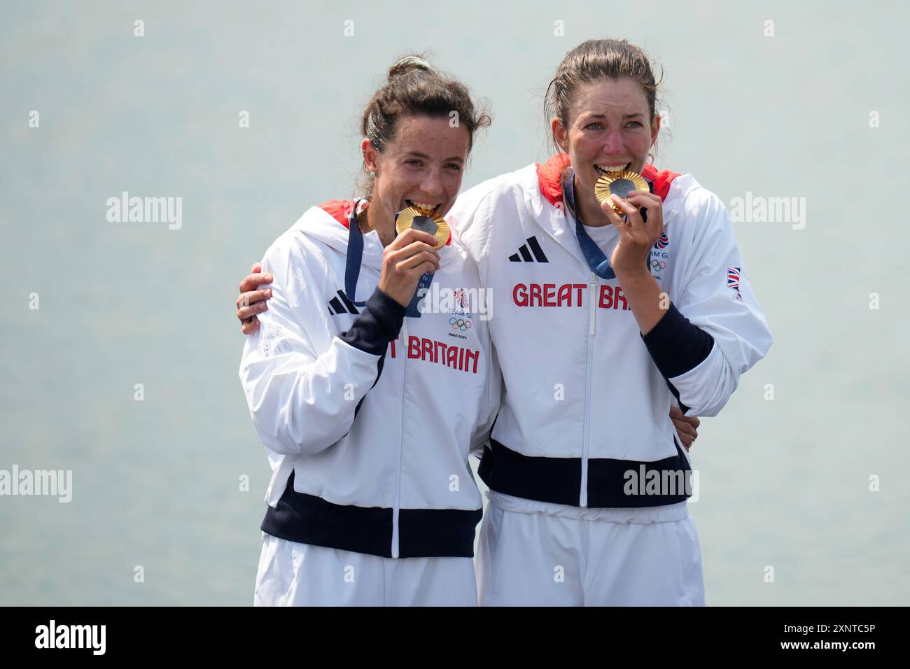 Britain's Emily Craig and Imogen Grant poses with with the gold medal ...