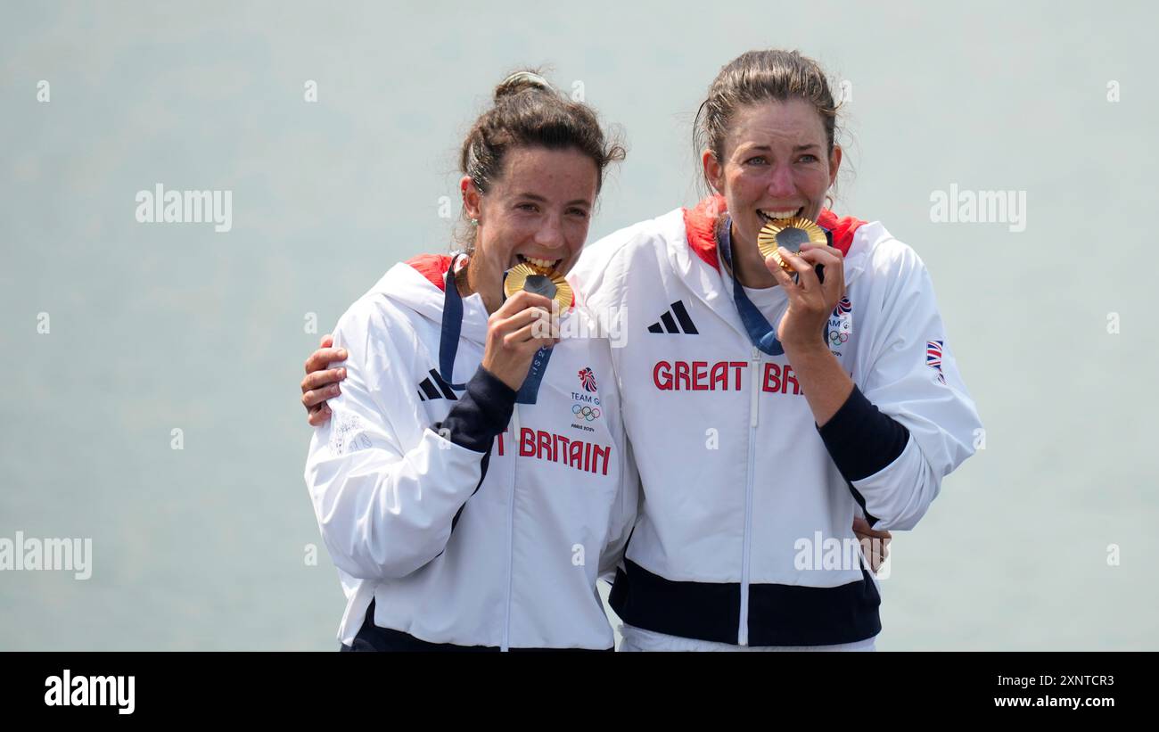 Britain's Emily Craig and Imogen Grant poses with with the gold medal ...