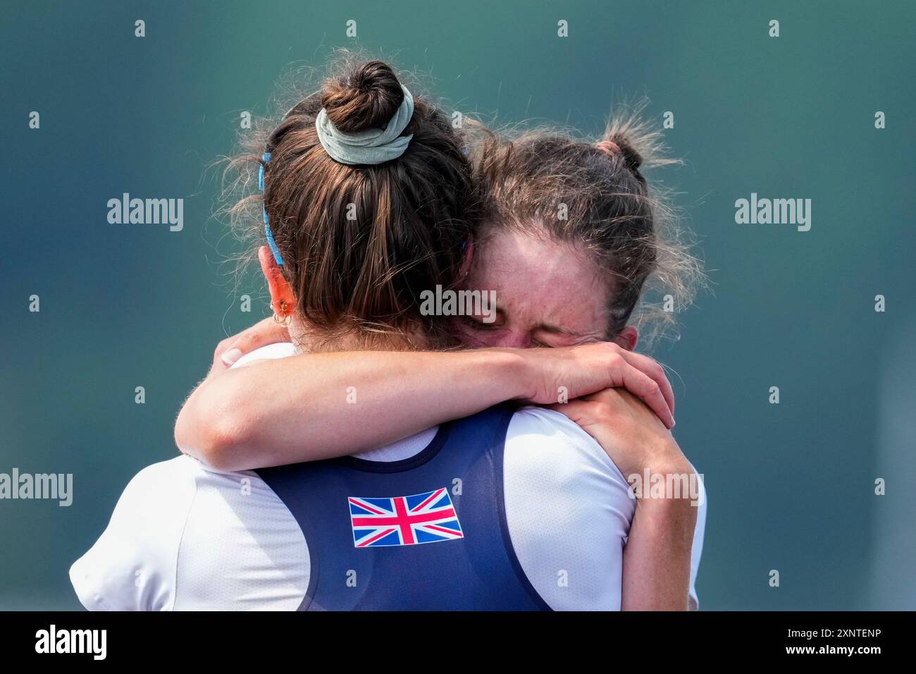 Britain's Emily Craig and Imogen Grant celebrate gold in the women's ...