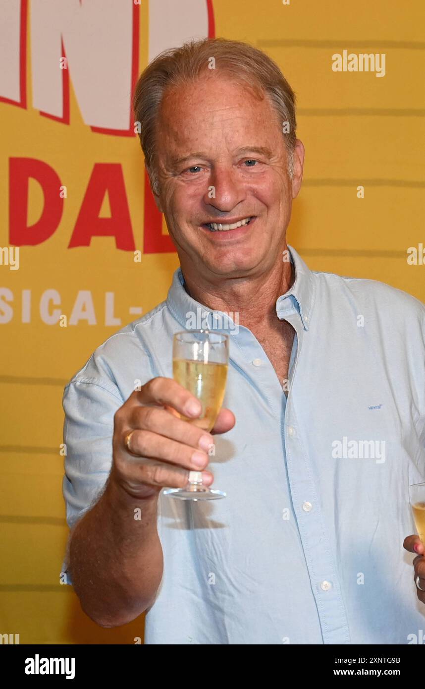 Komiker Tom Gerhardt und seine Frau Nadia kommen zur Premiere des ...