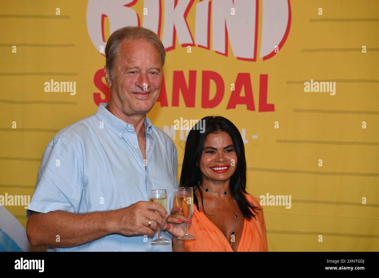 Komiker Tom Gerhardt und seine Frau Nadia kommen zur Premiere des ...
