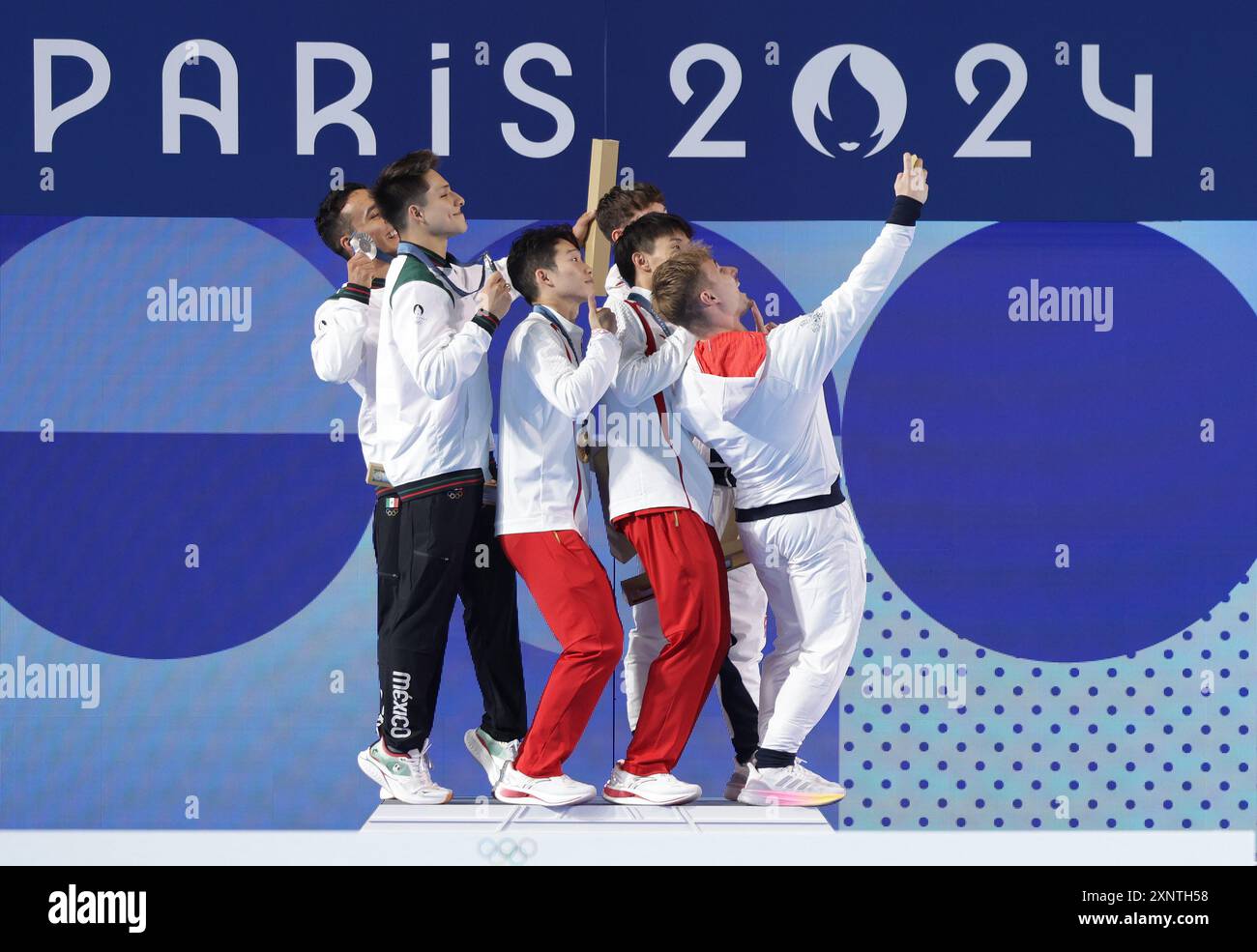 Saint Denis, France. 2nd Aug, 2024. Gold medalists Long Daoyi/Wang ...