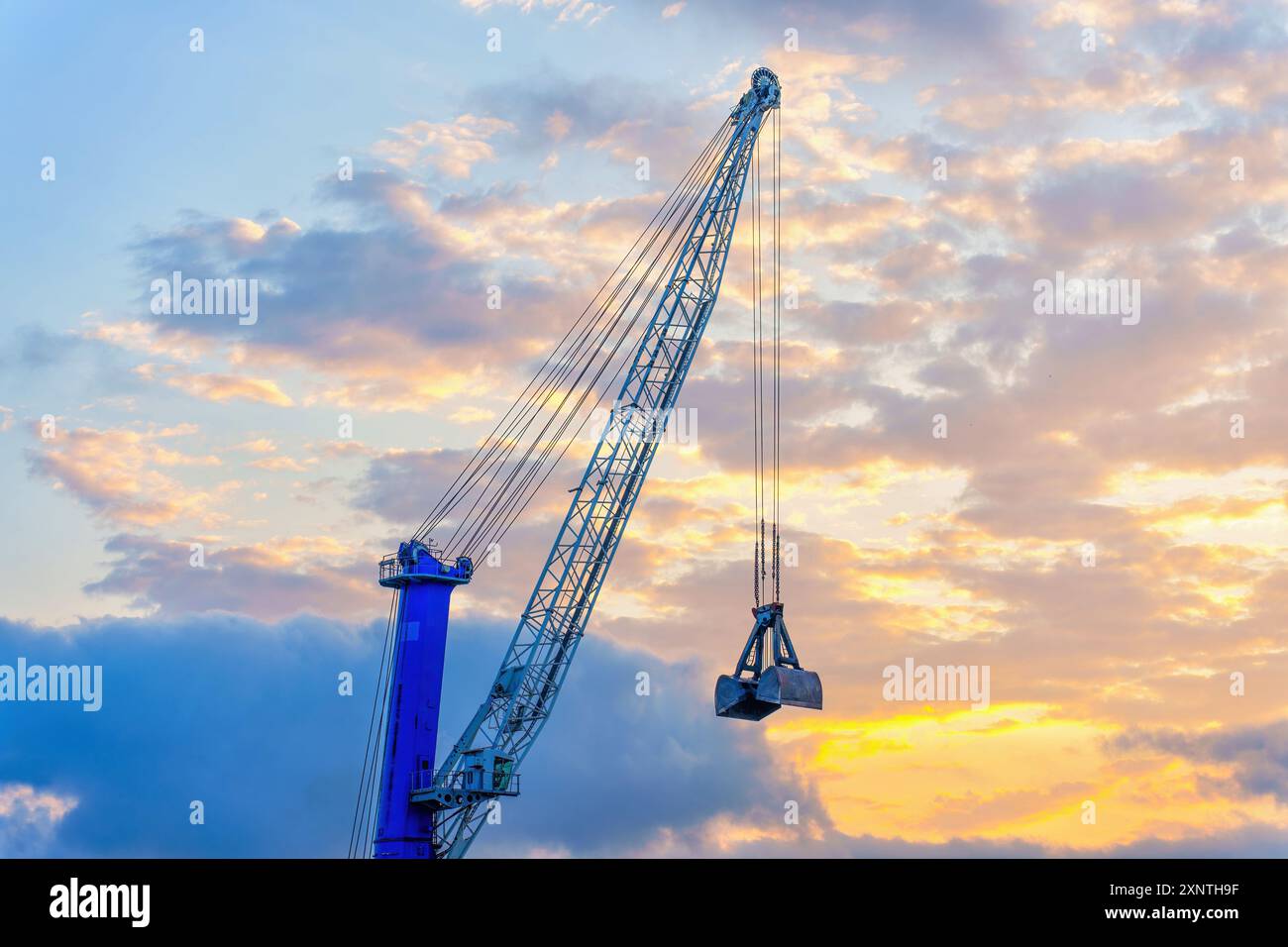 Mechanical loading arm hi-res stock photography and images - Alamy