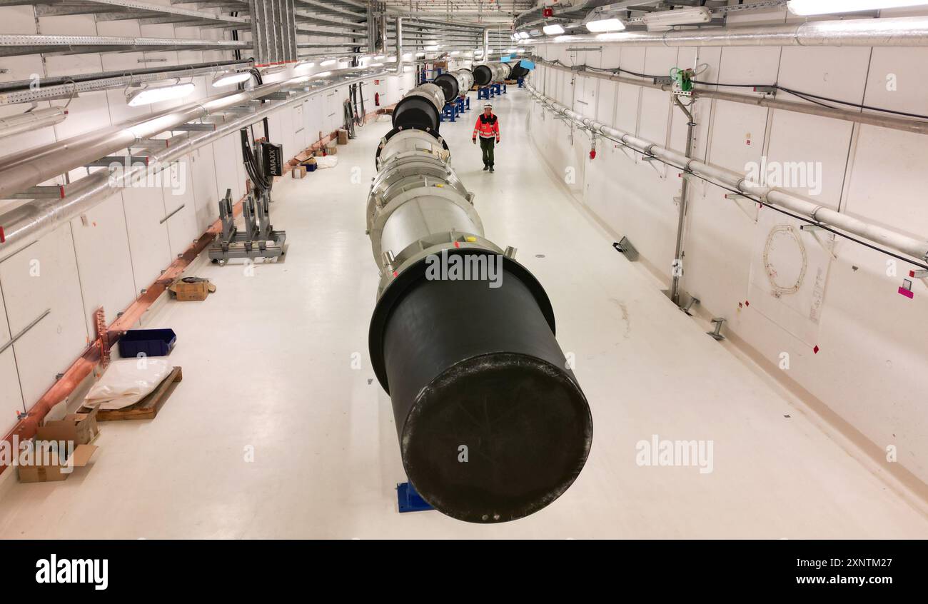 Dipole research hi-res stock photography and images - Alamy