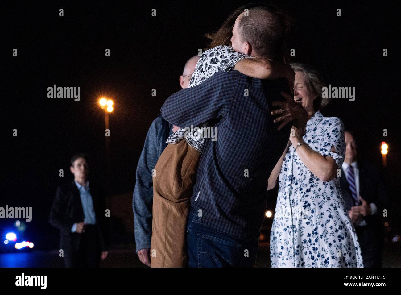 Wall Street Journal reporter Evan Gershkovich hugs his mother Ella ...