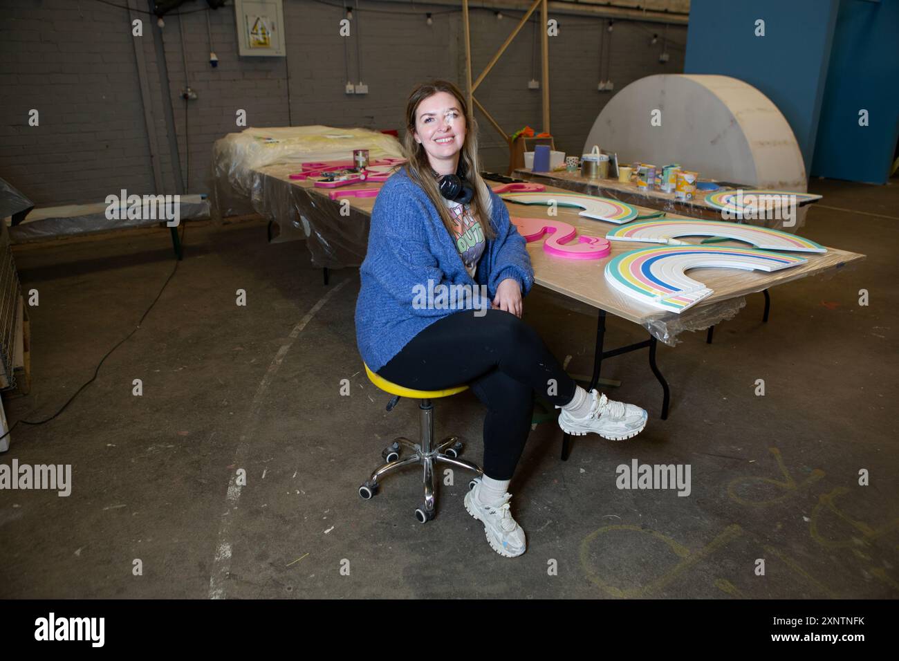 Decorative Artist Rachel Smith Evans working on the 'Lover' album ...