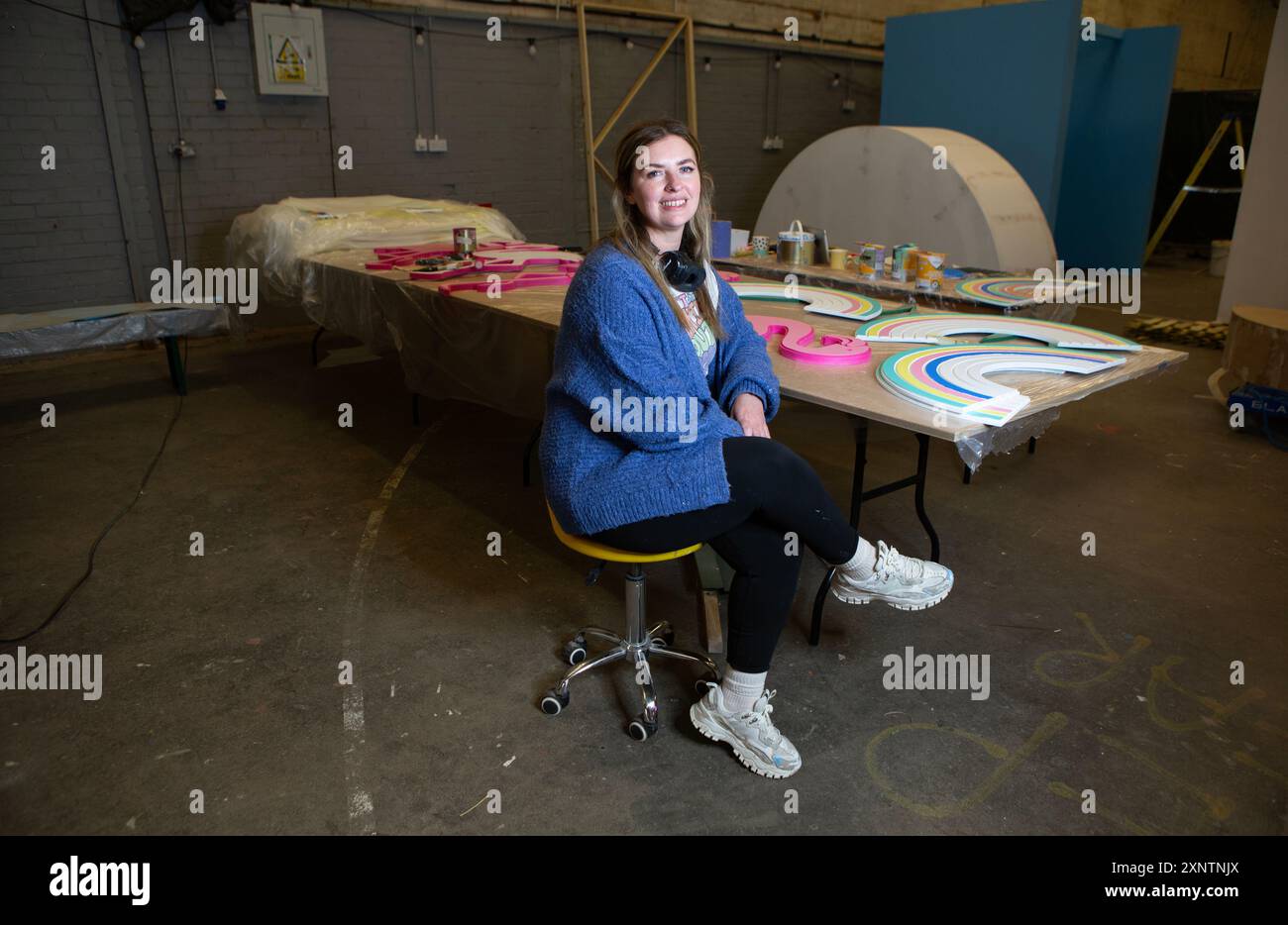 Decorative Artist Rachel Smith Evans working on the 'Lover' album ...