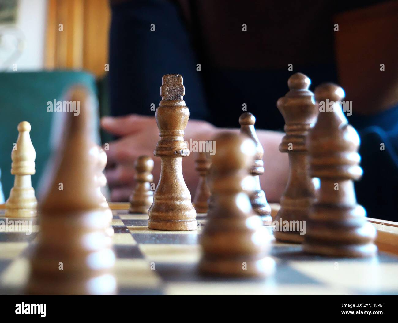 Male chess player thinking hi-res stock photography and images - Alamy
