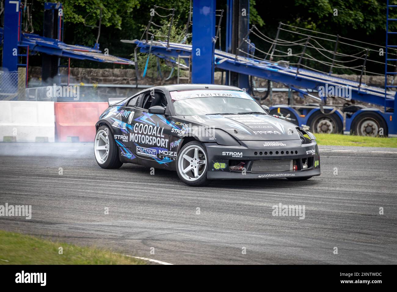 Drift tyres smoke hi-res stock photography and images - Alamy