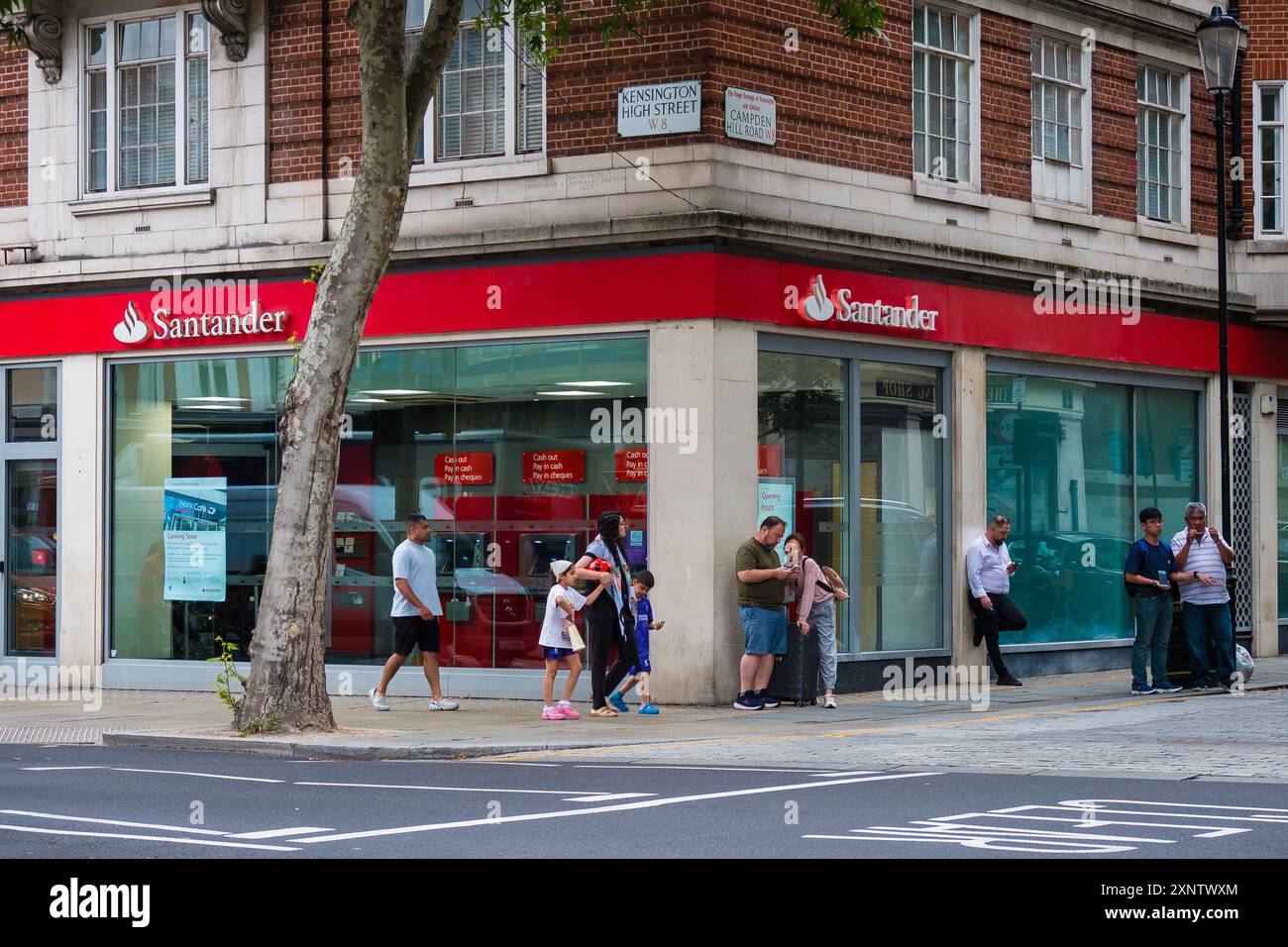 Banco santander sign hi-res stock photography and images - Alamy