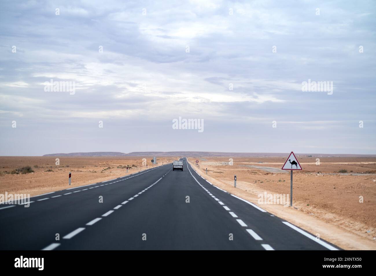 Infiinite road hi-res stock photography and images - Alamy