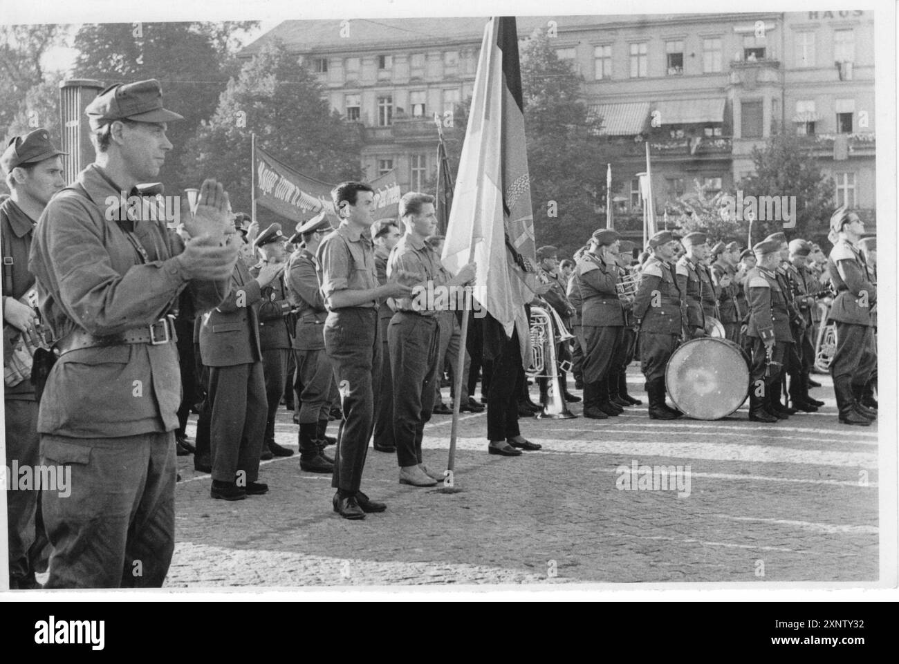 Farewell of the 1st and 2nd FDJ regiment to the voluntary service for ...