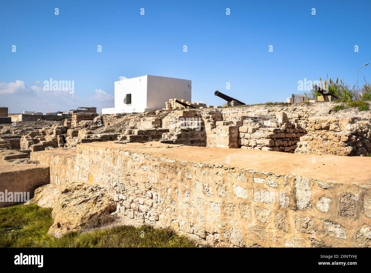 Ancient stone wall remains palace hi-res stock photography and images ...