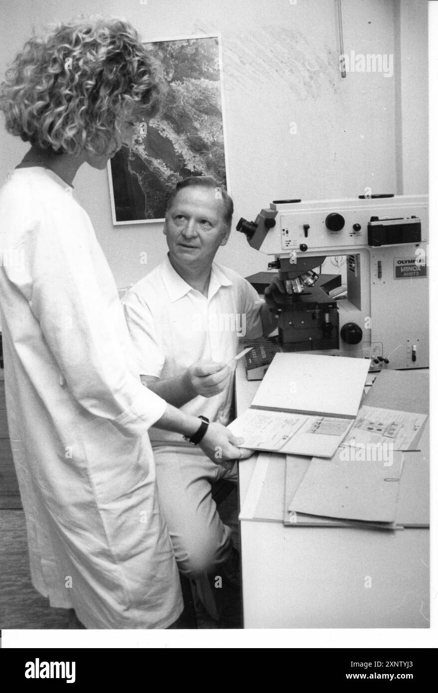 Director of Pathalogy Dr. Jochen Kunz and staff at the Bergmann ...