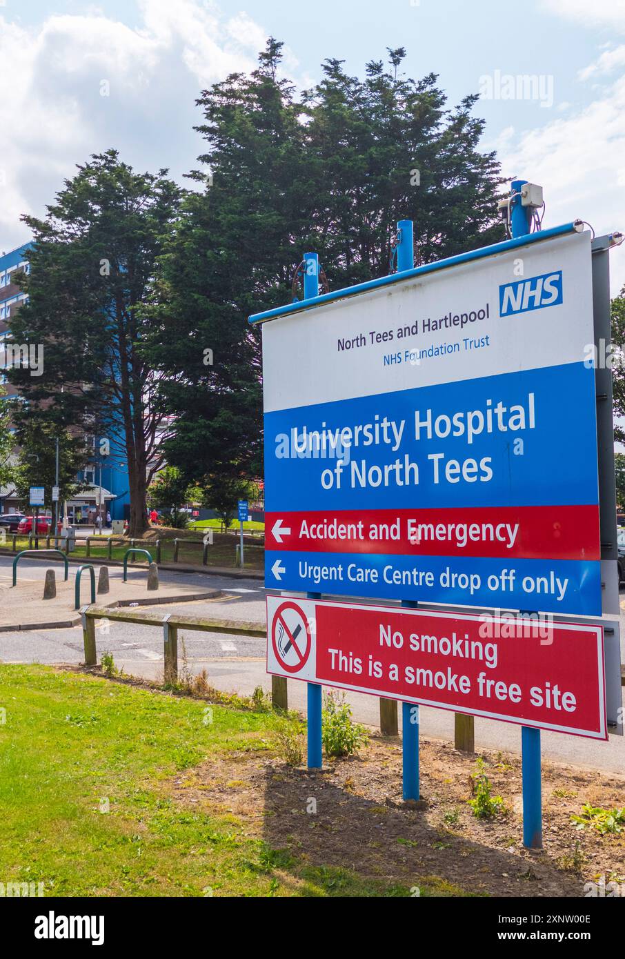 Hospital sign signs signage hi-res stock photography and images - Alamy