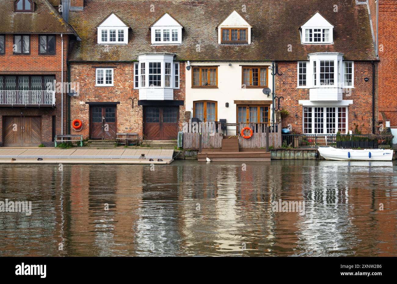 Eton riverside as seen from Windsor river path, Berkshire, England ...