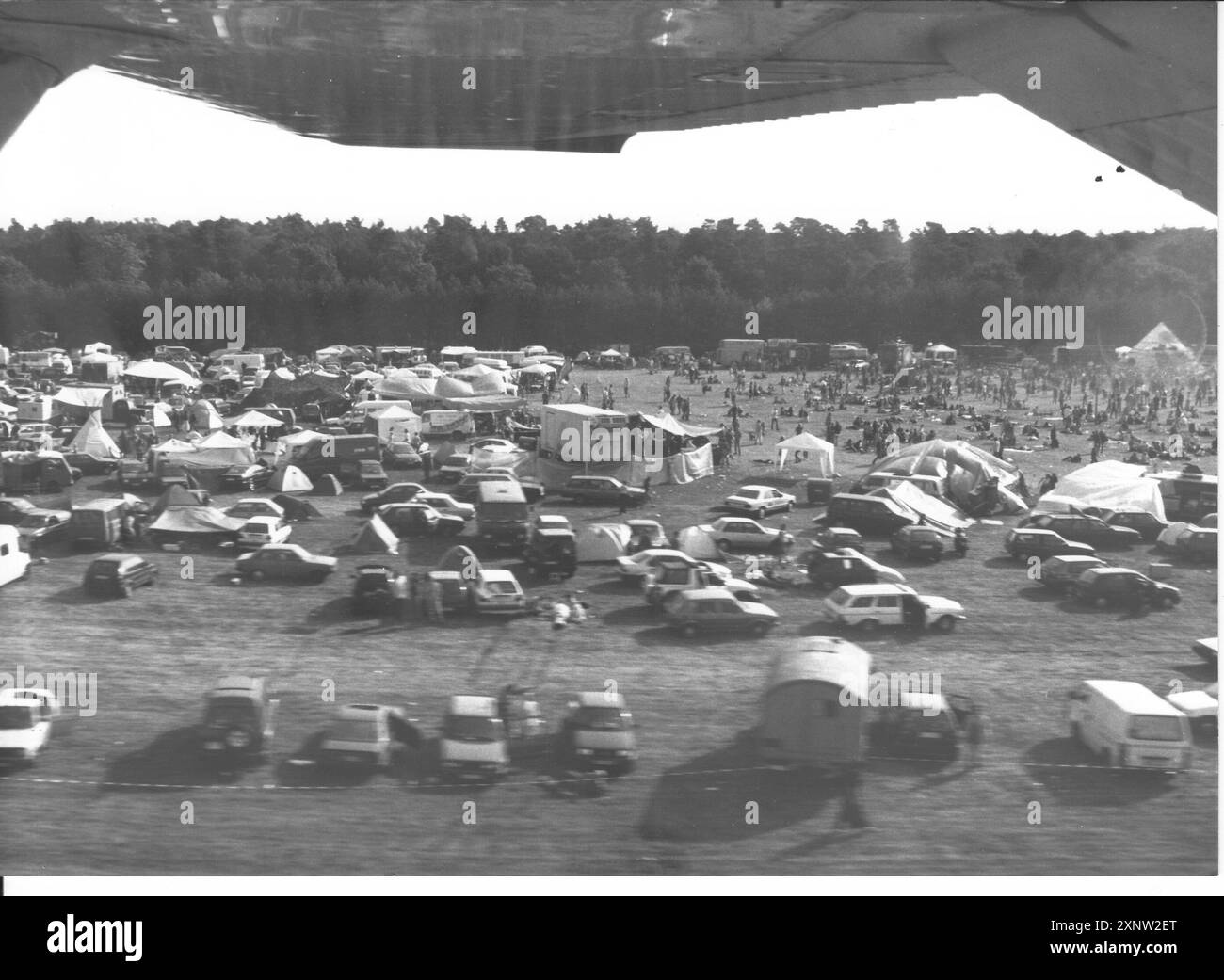 4000 techno fans celebrated their party at the airfield in ...