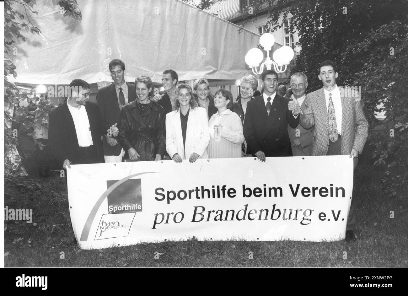 Well-known athletes present themselves with the new Sporthilfe logo at ...