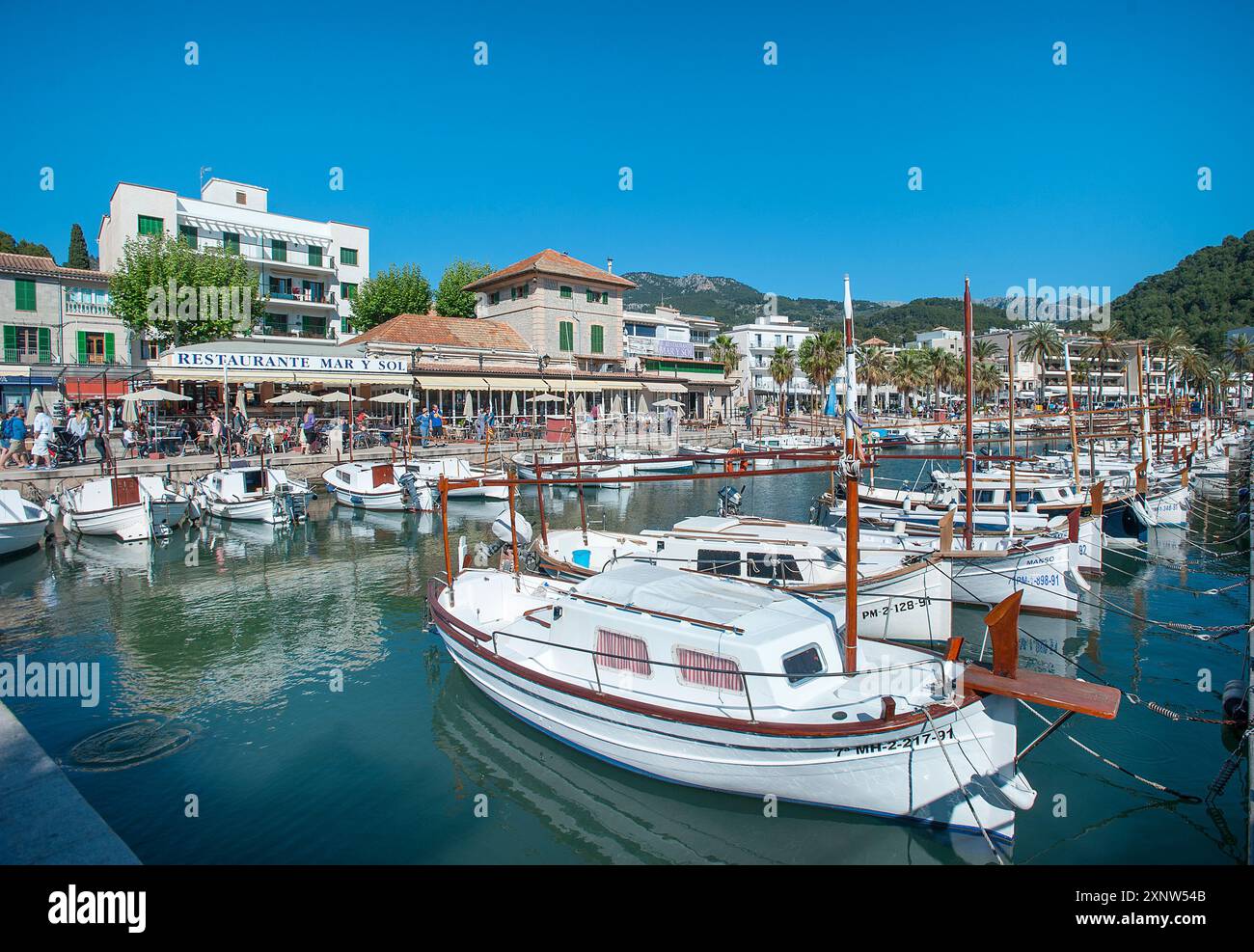 Restaurante puerto mallorca hi-res stock photography and images - Alamy