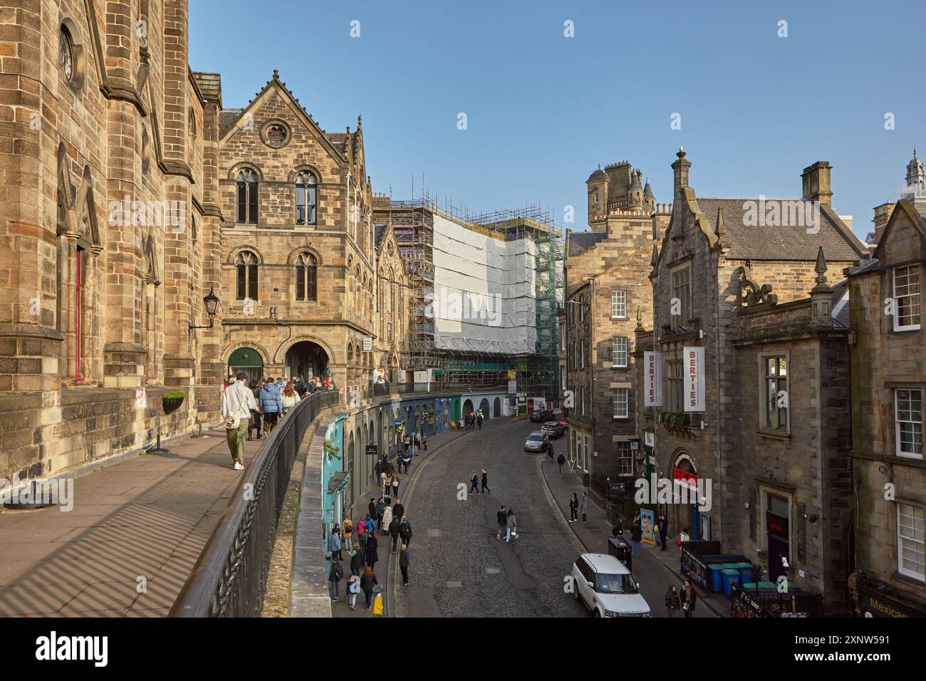 Victoria street scottish architecture hi-res stock photography and ...