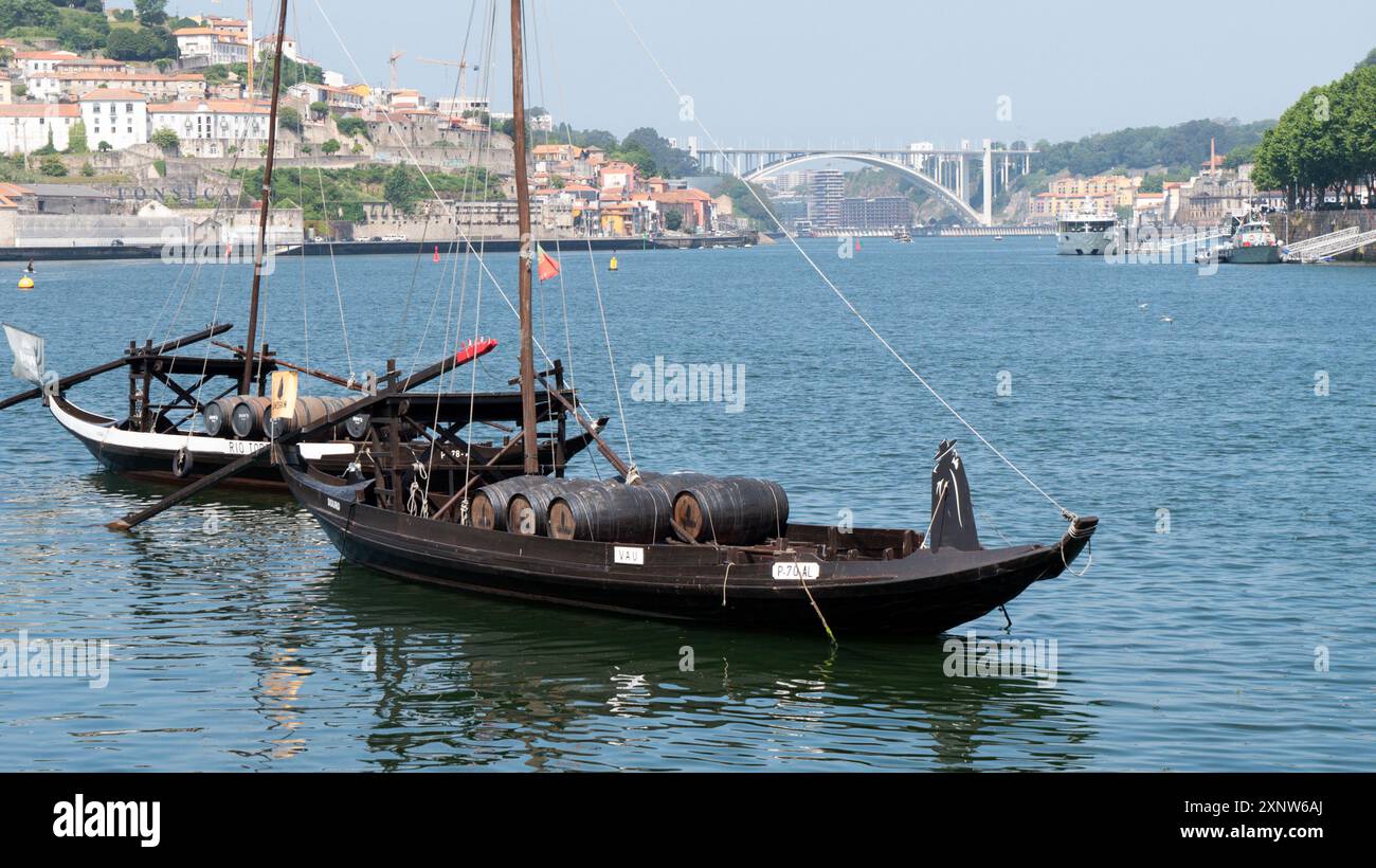 Traditional boat coast douro hi-res stock photography and images - Alamy