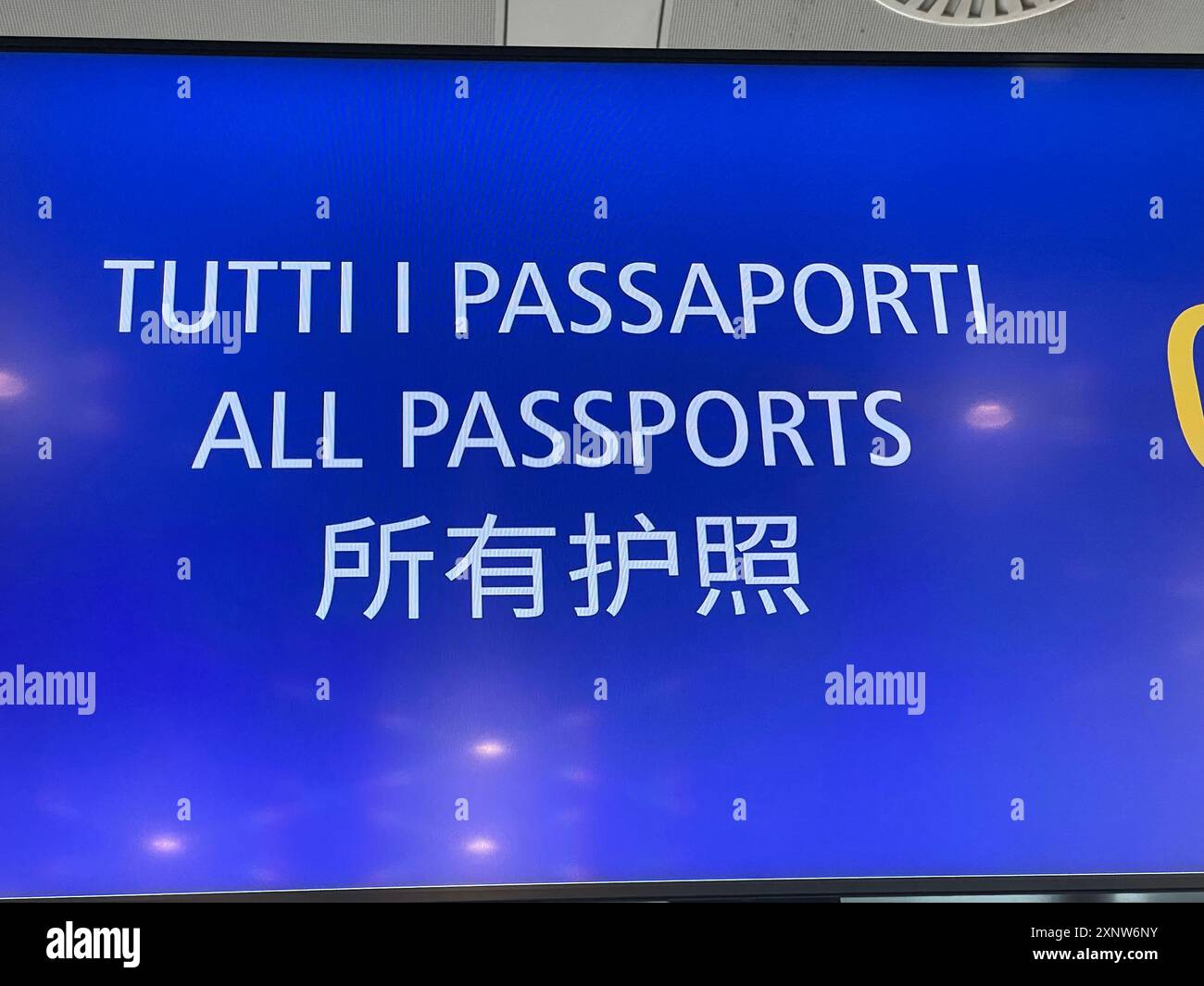 PASSPORT SIGN at Venice Airport. Photo: Tony Gale Stock Photo - Alamy