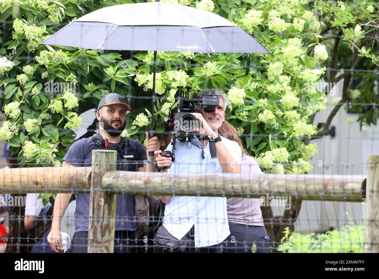 EXCLUSIVE **EXCLUSIVE ALL ROUNDER** Alec Baldwin spotted filming new ...