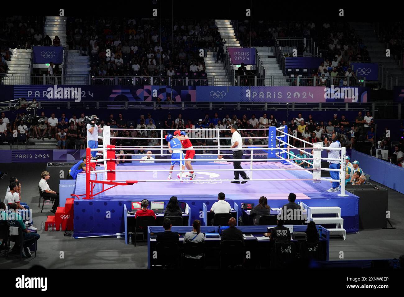 Chinese Taipei's controversial boxer Lin Yu-ting ( in red ) won her ...