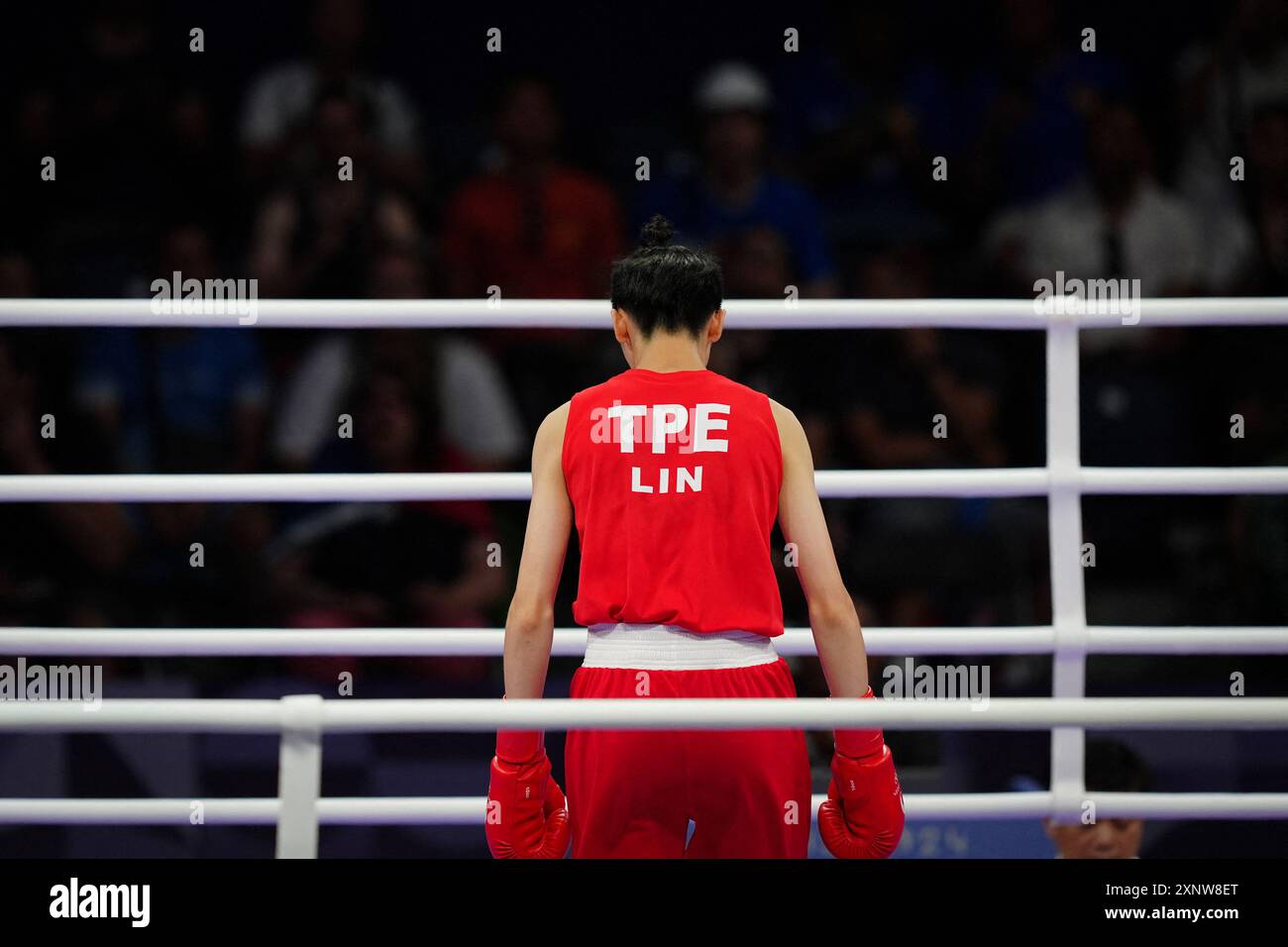 Chinese Taipei's controversial boxer Lin Yu-ting ( in red ) won her ...