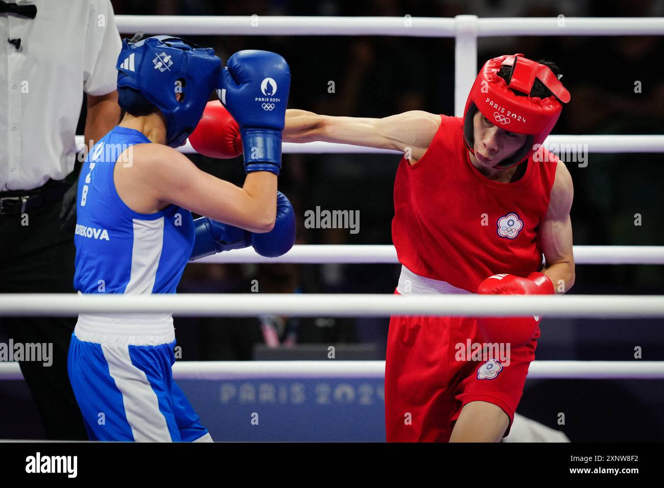 Chinese Taipei's controversial boxer Lin Yu-ting ( in red ) won her ...