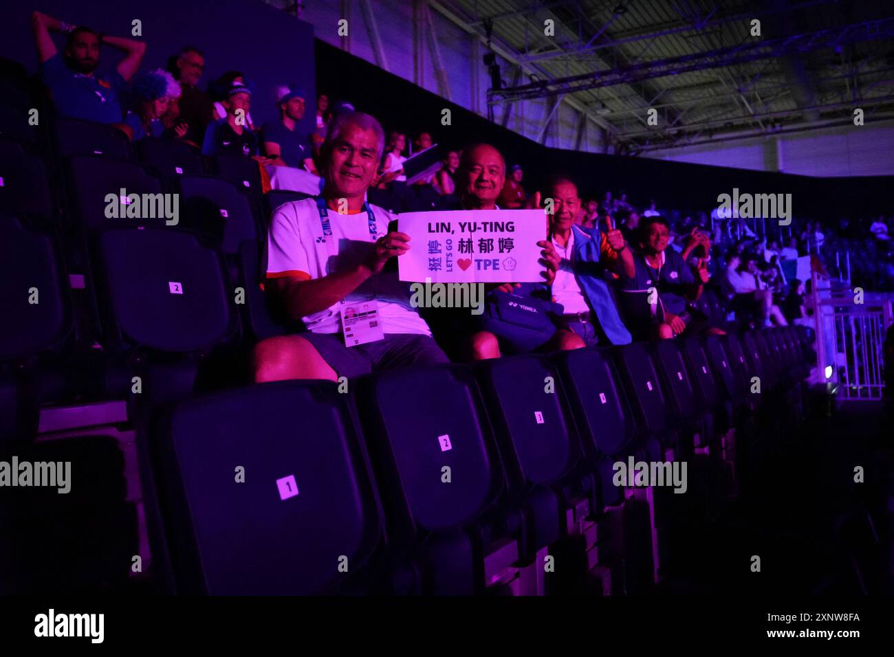 Chinese Taipei's controversial boxer Lin Yu-ting ( in red ) won her ...