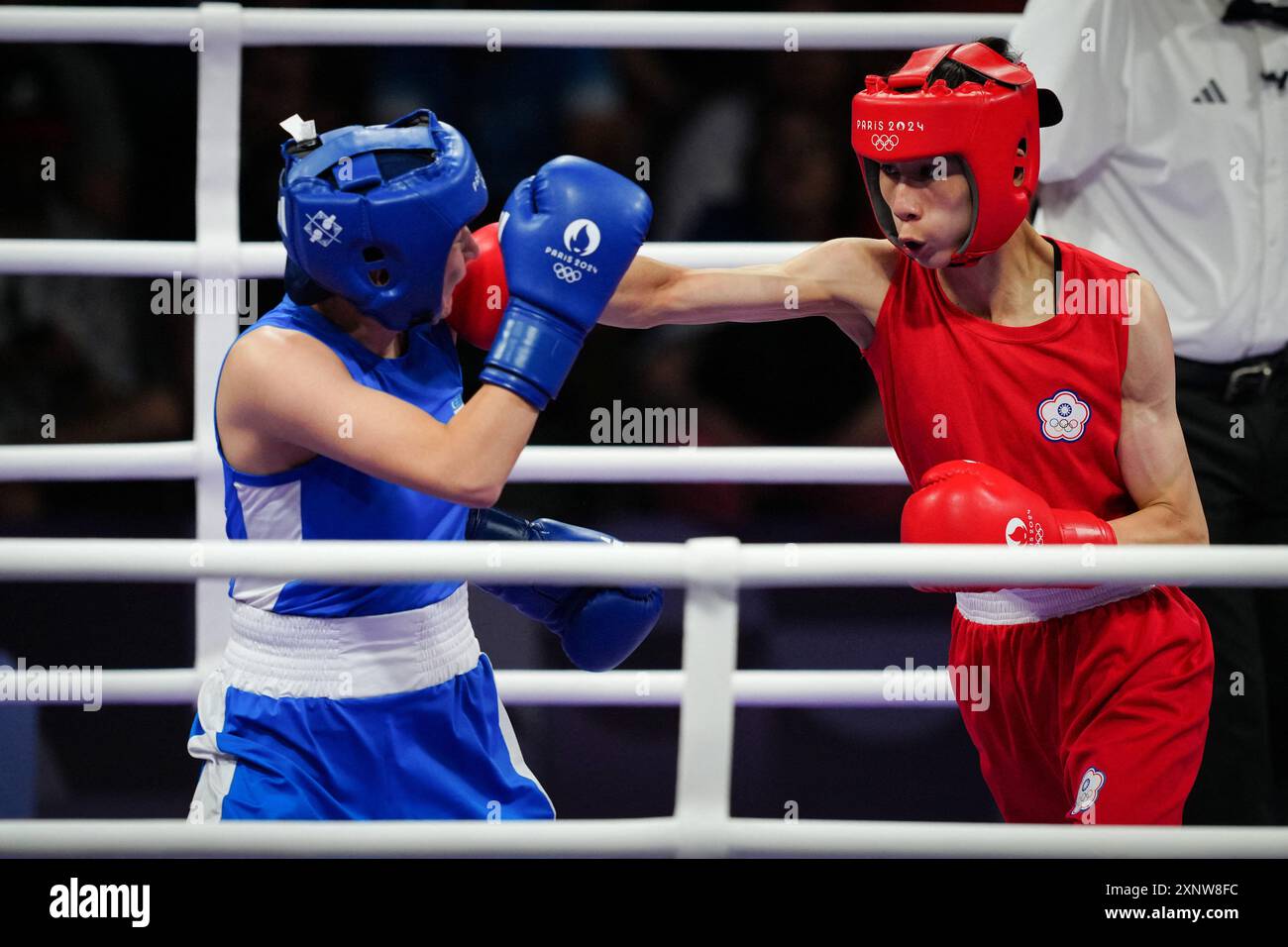 Chinese Taipei's controversial boxer Lin Yu-ting ( in red ) won her ...