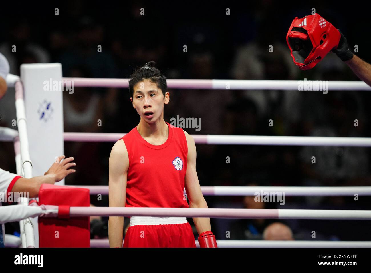 Chinese Taipei's controversial boxer Lin Yu-ting ( in red ) won her ...