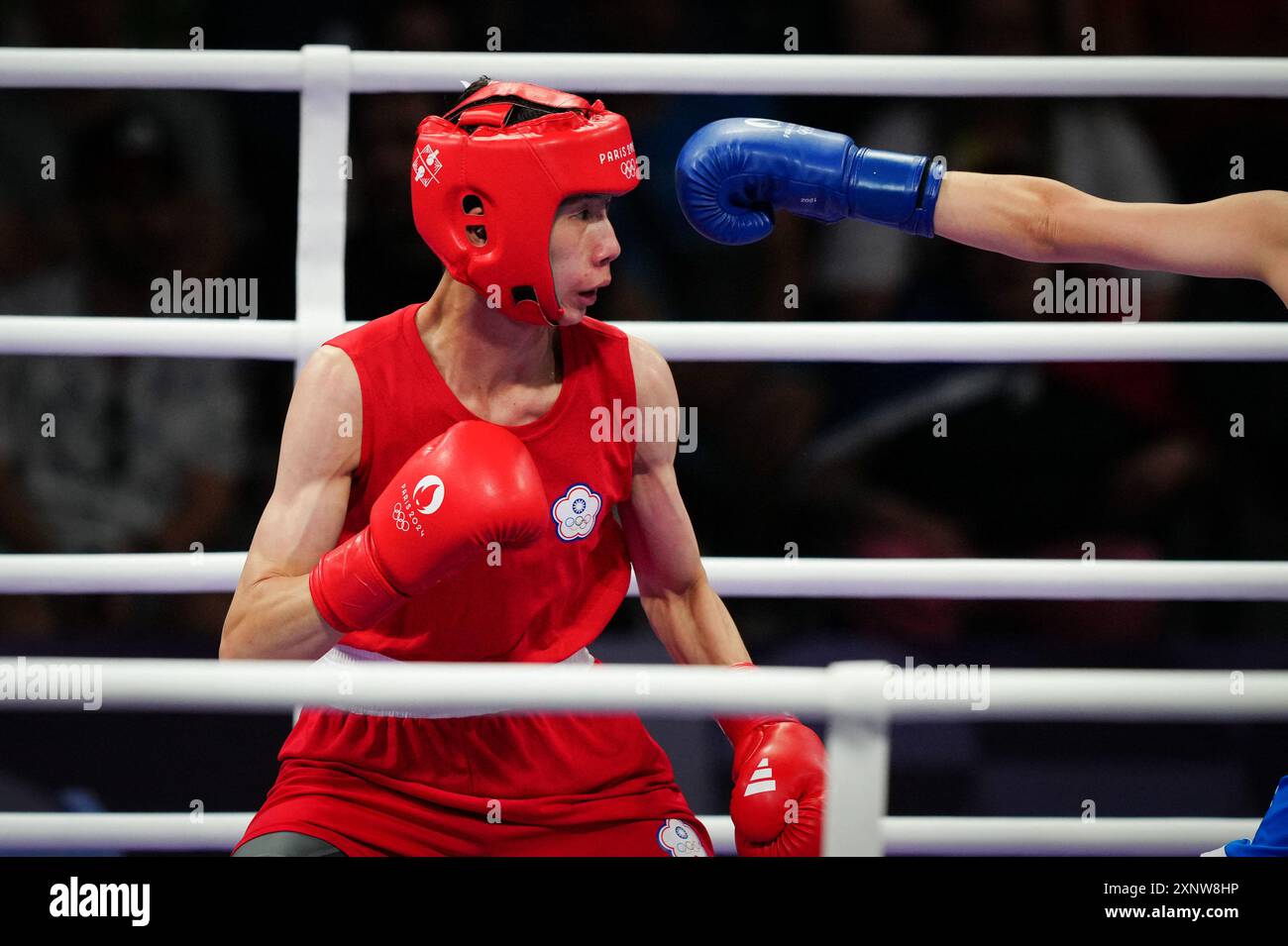 Chinese Taipei's controversial boxer Lin Yu-ting ( in red ) won her ...