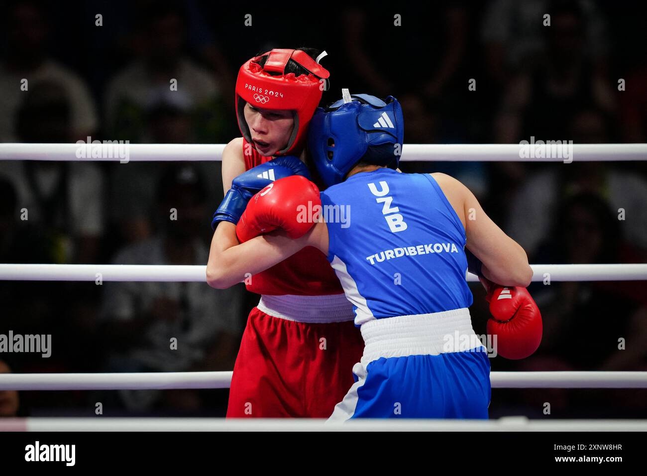 Chinese Taipei's controversial boxer Lin Yu-ting ( in red ) won her ...
