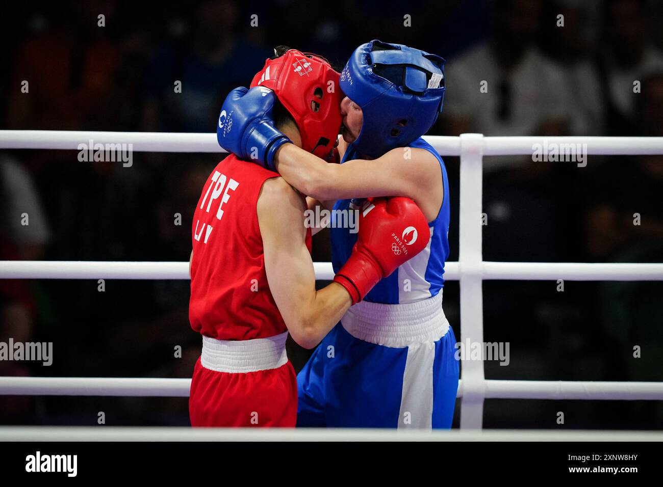 Chinese Taipei's controversial boxer Lin Yu-ting ( in red ) won her ...
