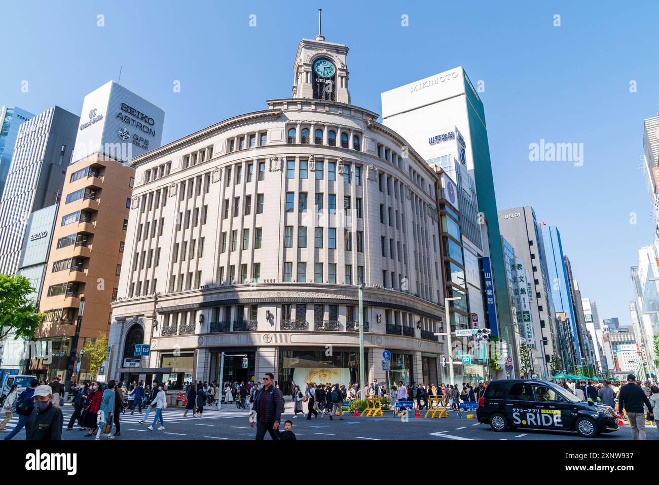 Japan house pedestrian crossing hi-res stock photography and images - Alamy