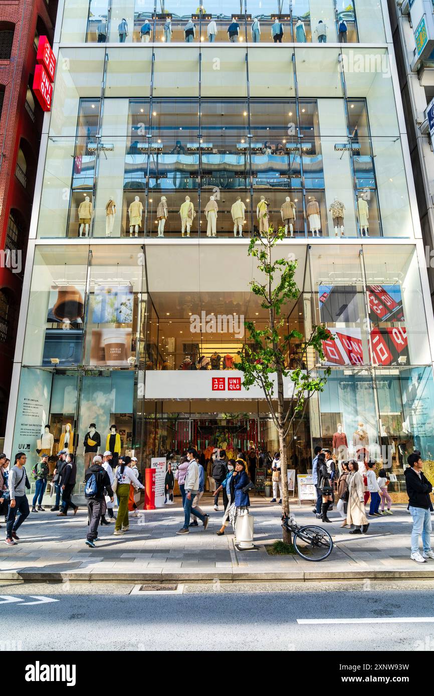 The Flagship Ginza UniQlo fashionable store. Store front with window ...